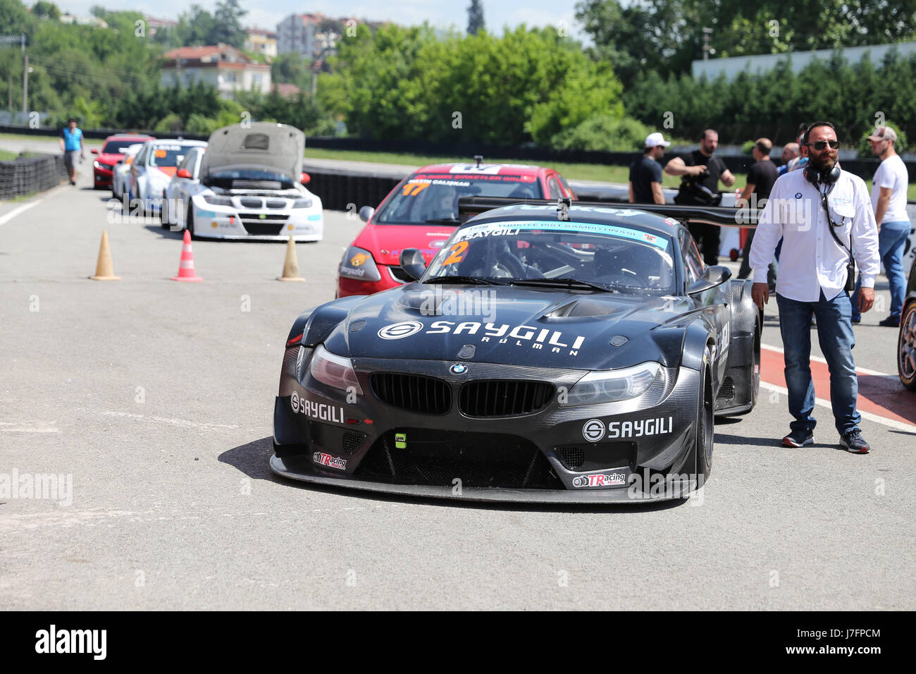 KOCAELI, TURKEY - MAY 14, 2017: Racing cars in pit line during Turkish ...