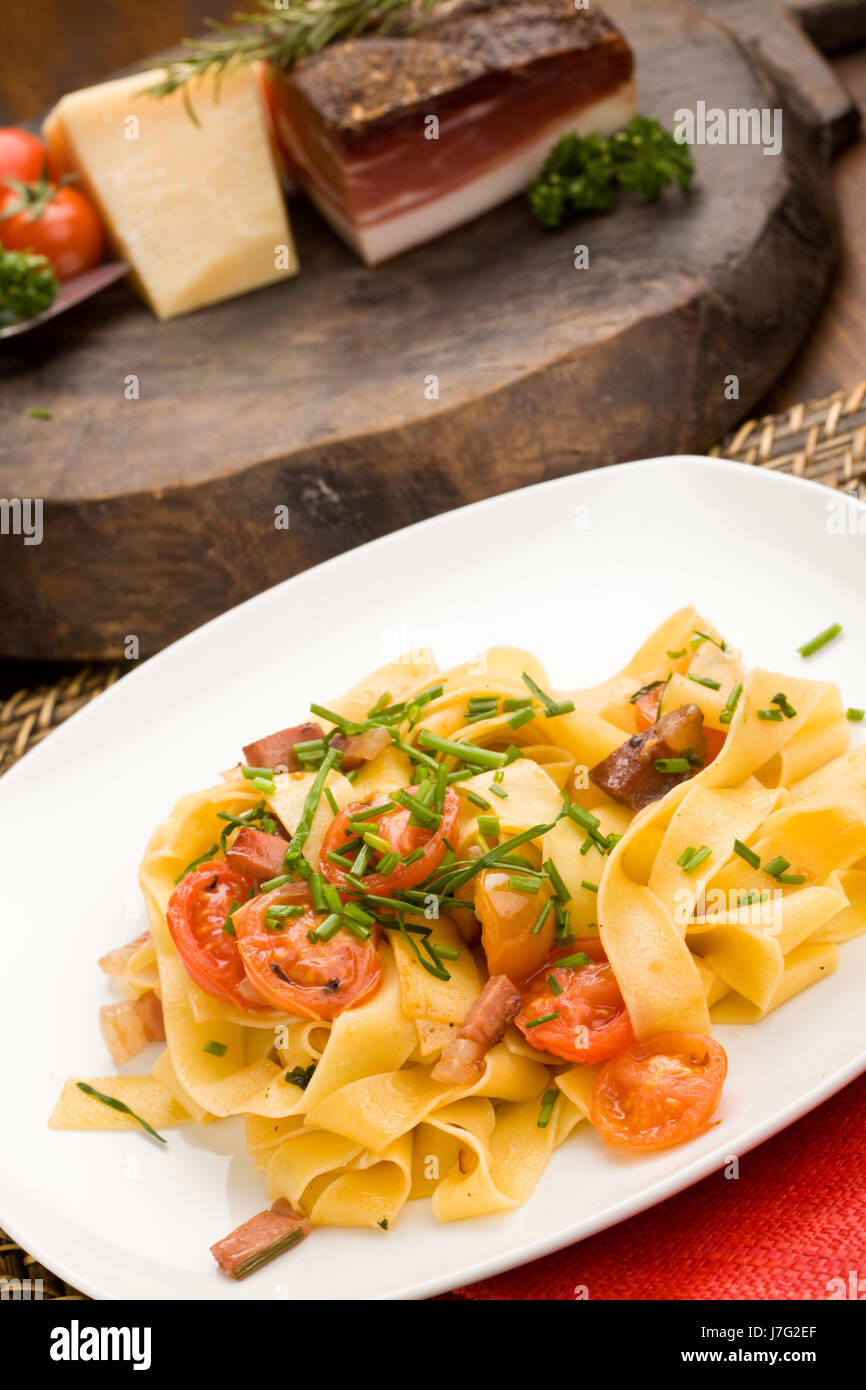 food aliment sausage cut olive oil dish meal appetite bite basil garlic ...