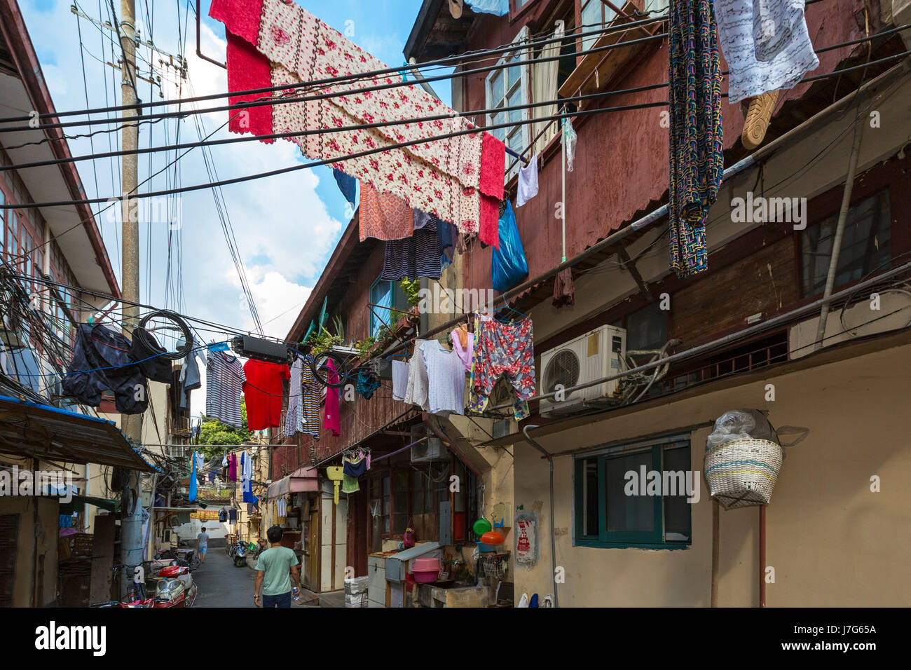 Shanghai housing overcrowded hi-res stock photography and images - Alamy