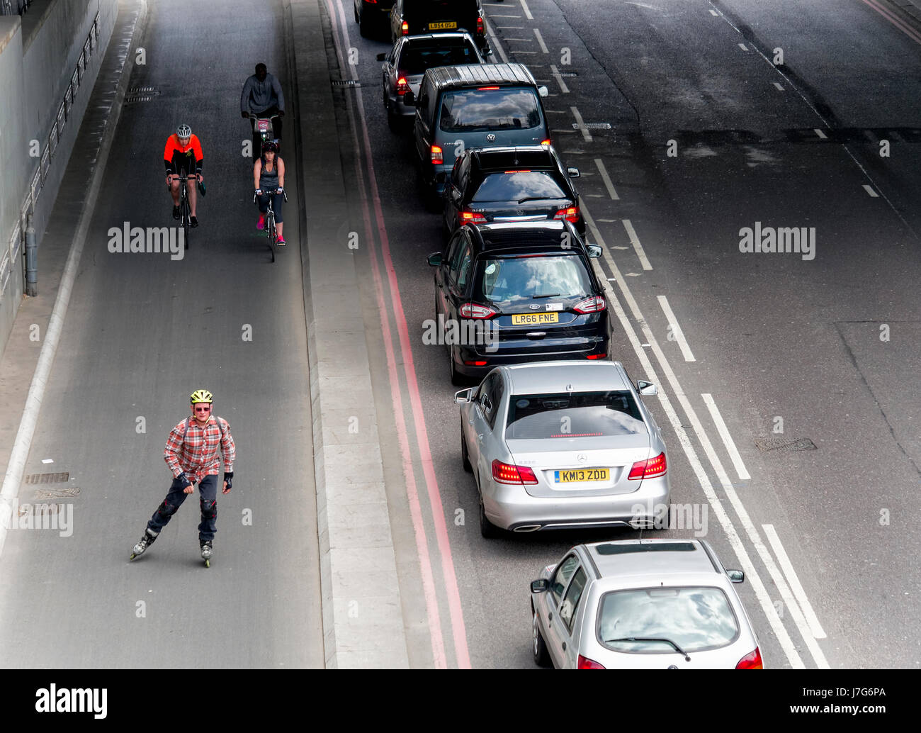 Cyclists using the TFL Cycle Superhighway in Upper Thames Street ...