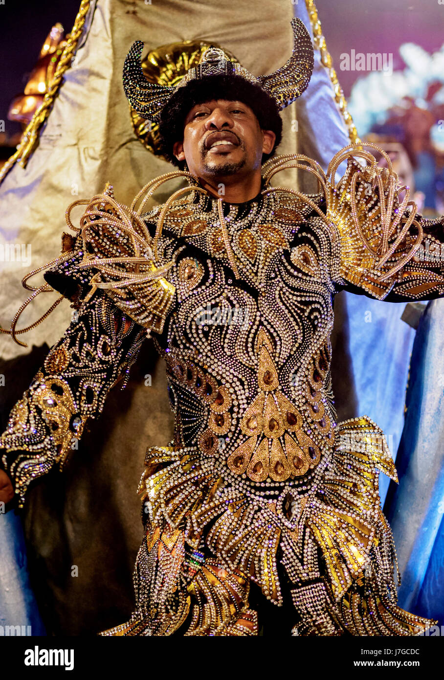 Carnival parade in rio de janeiro hi-res stock photography and images ...
