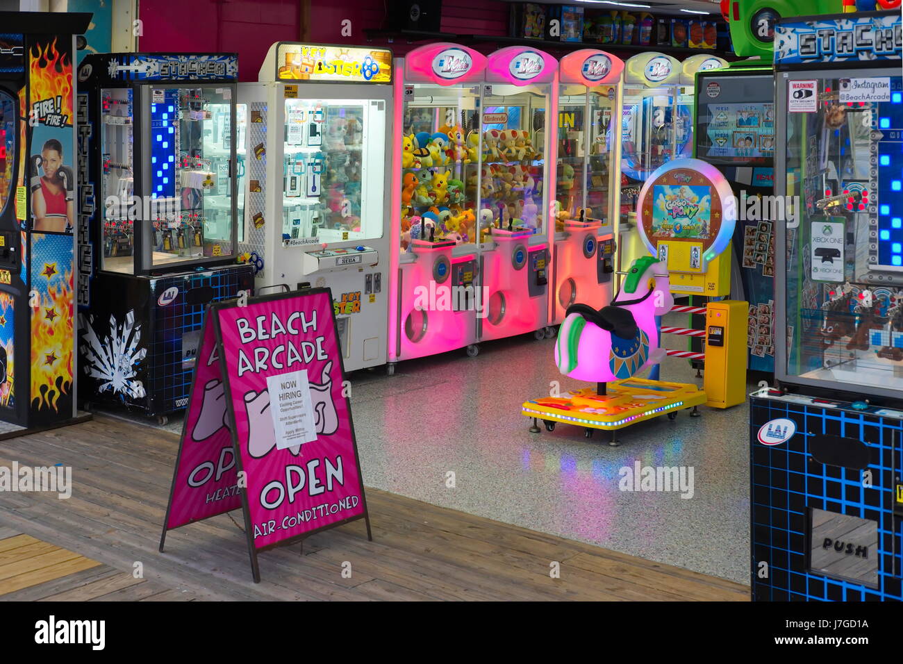 Vintage amusement arcade sign hi-res stock photography and images - Alamy
