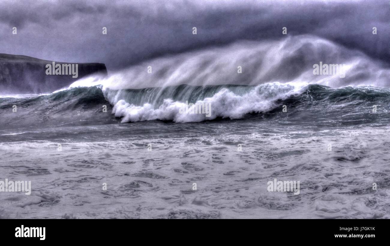 Atlantic wave hi-res stock photography and images - Alamy