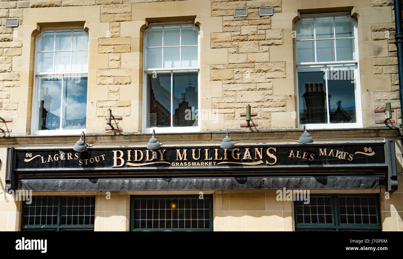 Edinburgh Castle Pub High Resolution Stock Photography and Images - Alamy