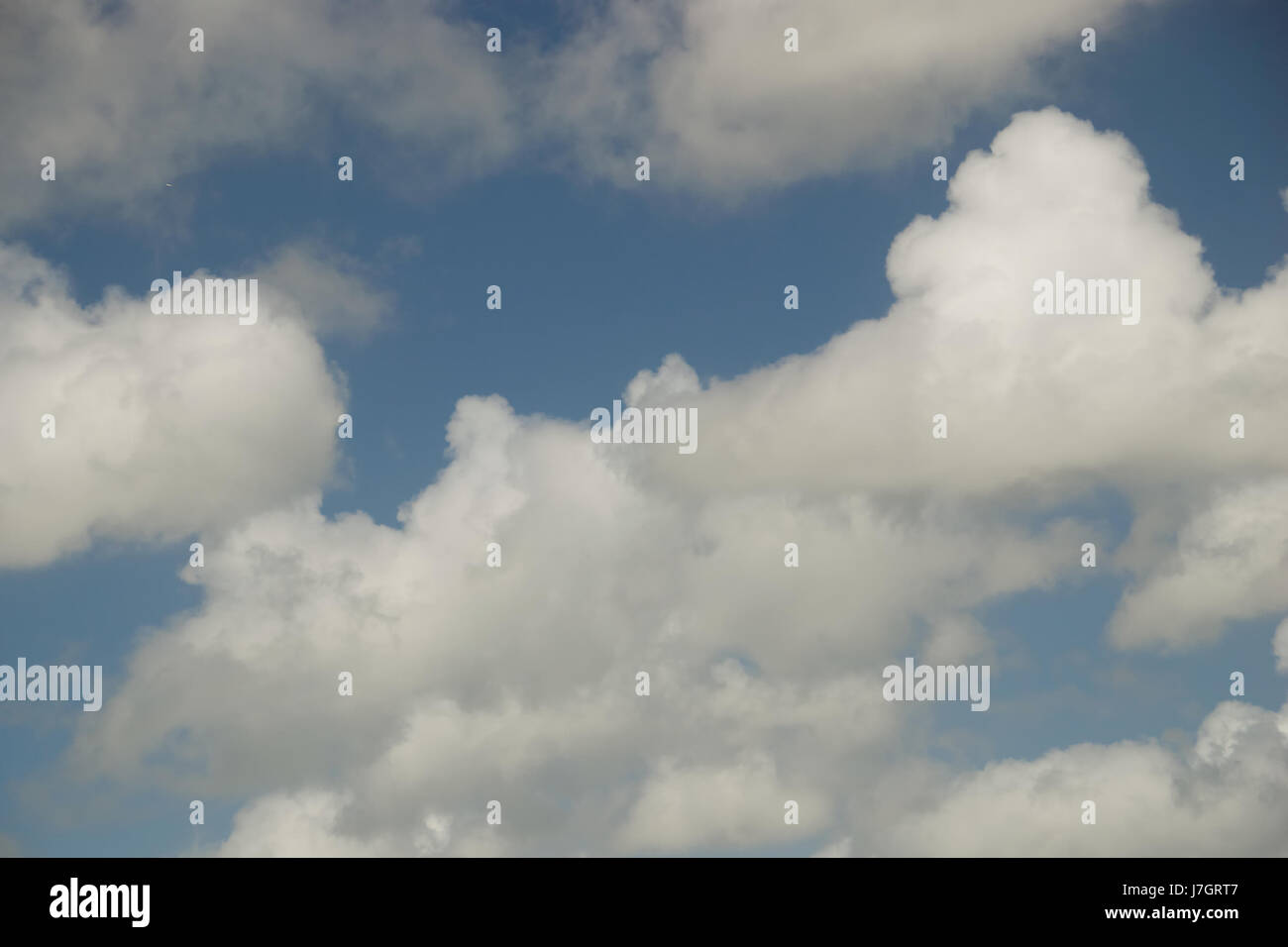 Skyscape with cloud patterns and shapes Stock Photo - Alamy
