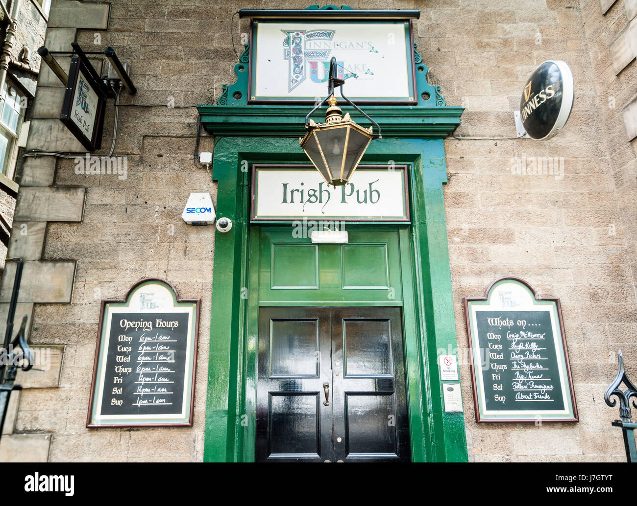 A door to Irish Pub on West Bow street in Edinburgh Scotland Stock ...
