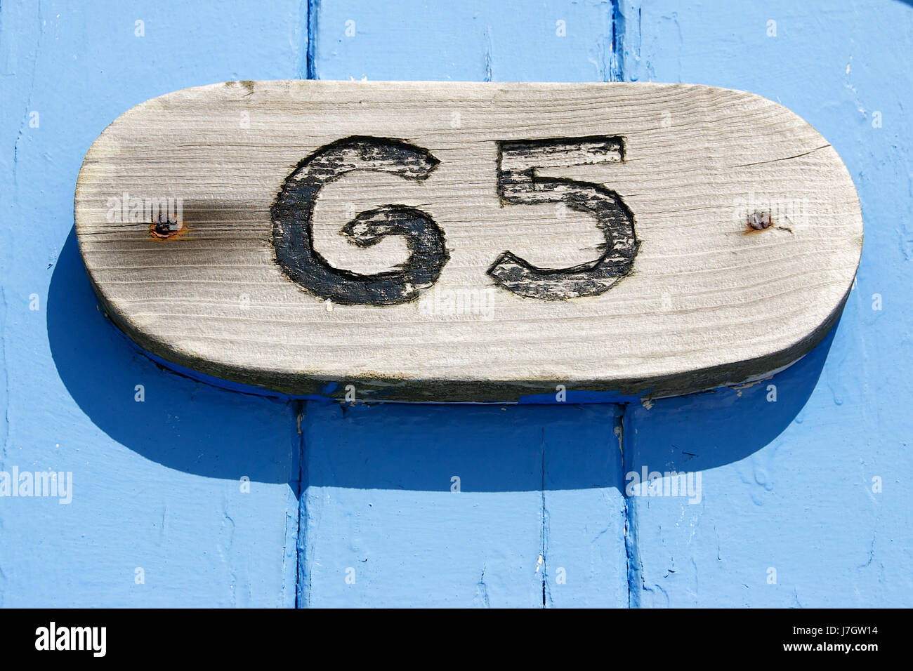The number 65 on a beach hut Stock Photo - Alamy