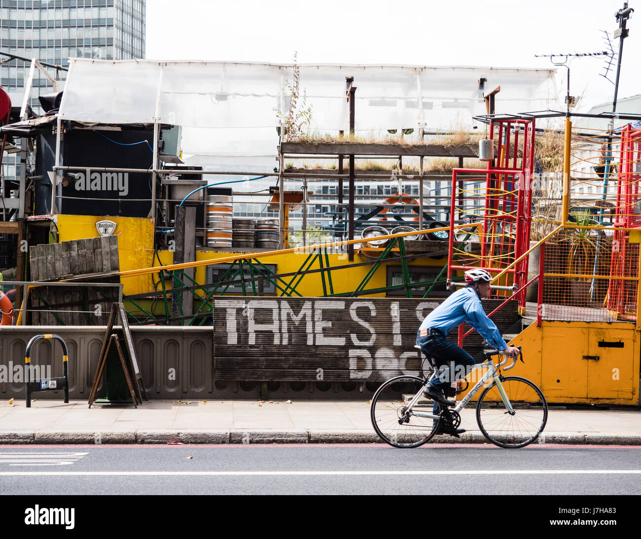 Bike commuters london hi-res stock photography and images - Alamy
