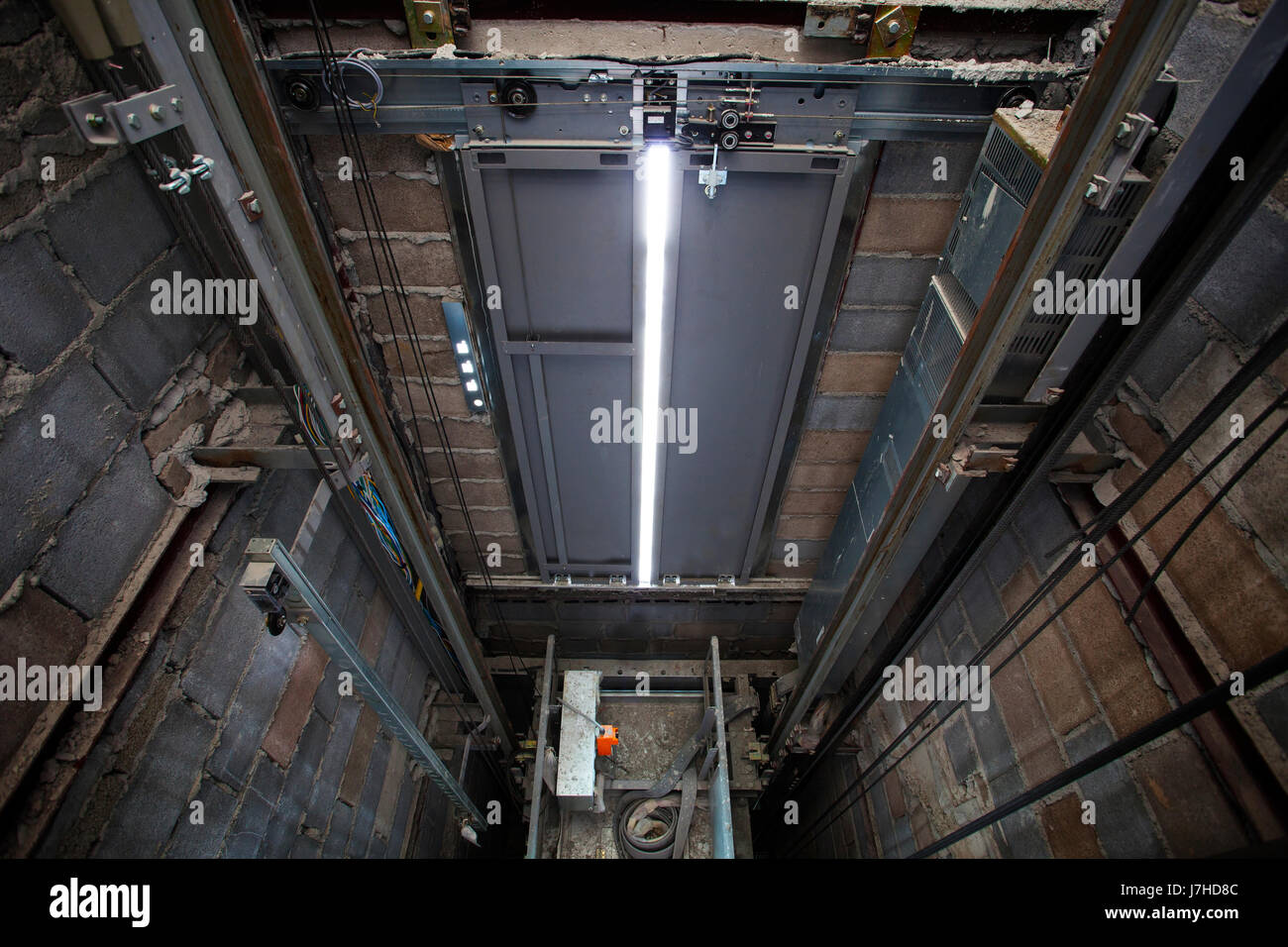 Roping elevator hi-res stock photography and images - Alamy