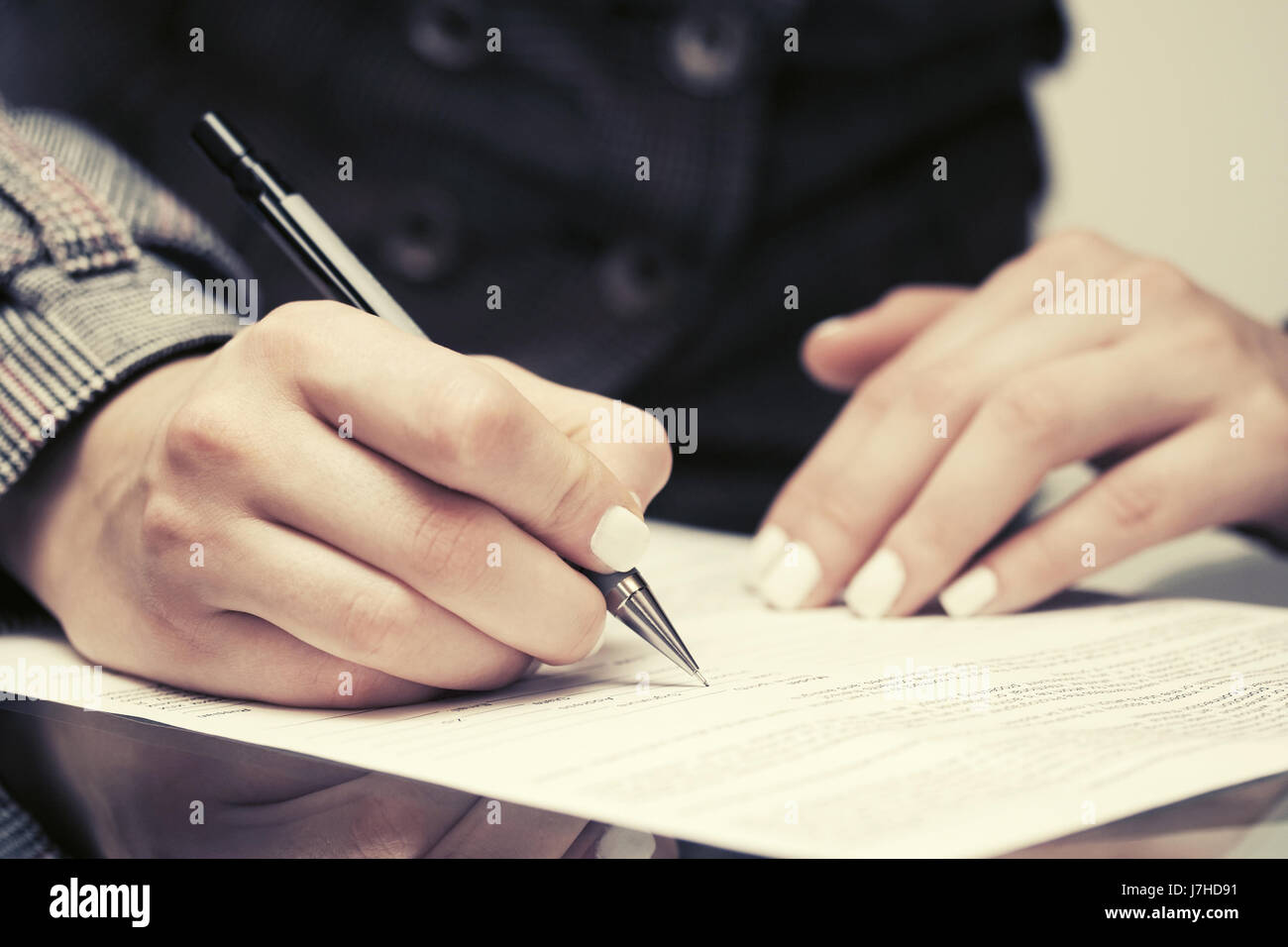 Business woman signing contract Stock Photo - Alamy