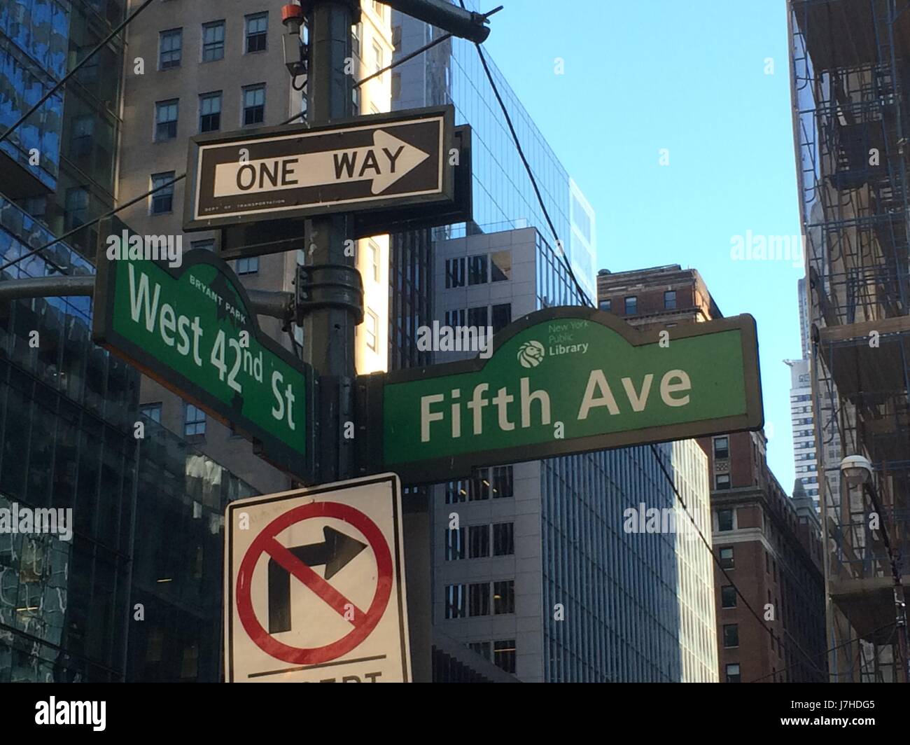 Street signs confusing hi-res stock photography and images - Alamy