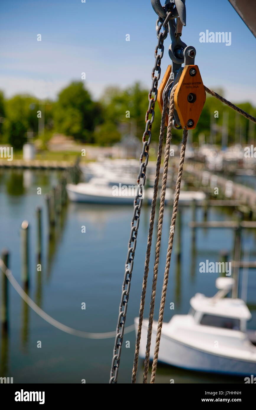 Old sailing wooden blocks rigging hi-res stock photography and images ...
