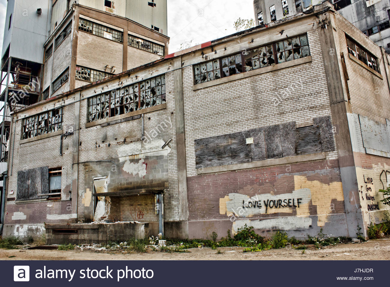 Broken Buildings High Resolution Stock Photography and Images - Alamy