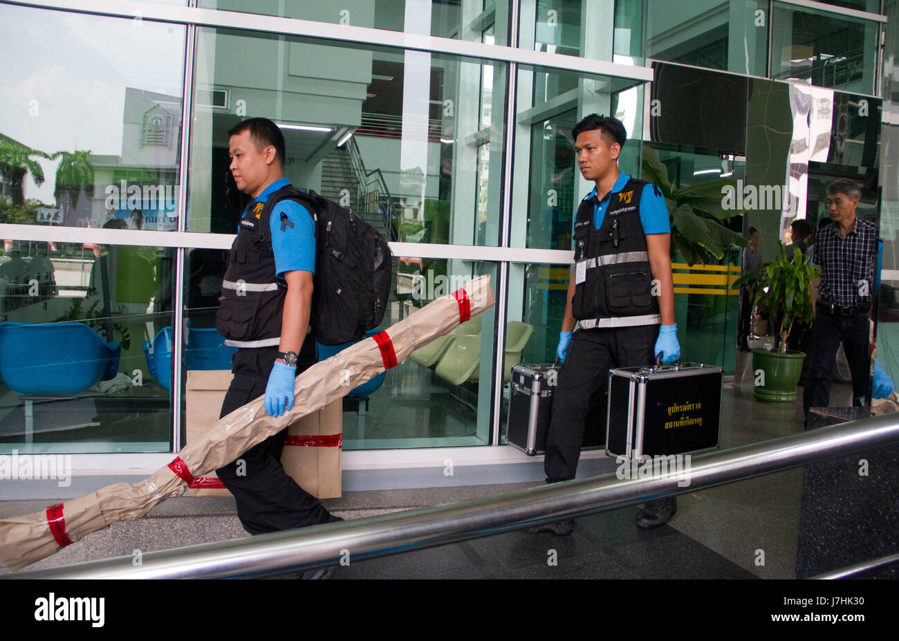 Police Forensics Unit depart Phramongkut klao Hospital after an ...