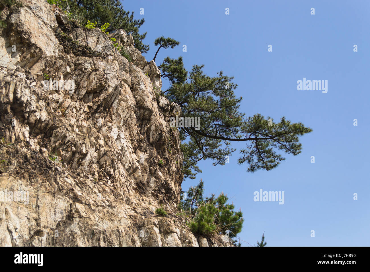 Cliff edge blue sky hi-res stock photography and images - Alamy