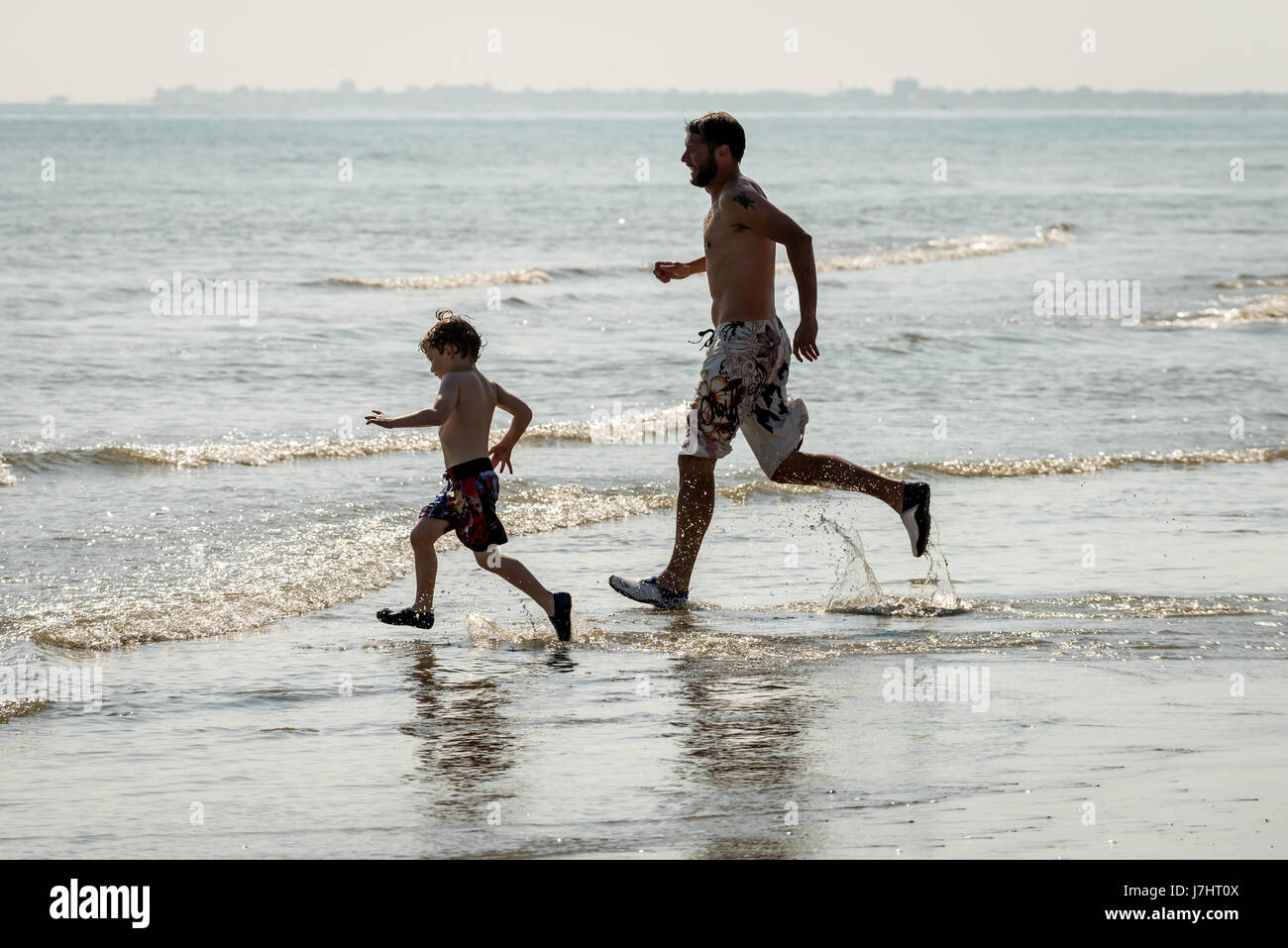 Day-trippers and locals enjoy the scorching conditions on Brighton ...