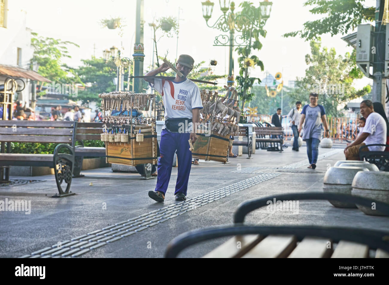 Bamboo toy peddler at Malioboro Street, Yogyakarta Stock Photo - Alamy