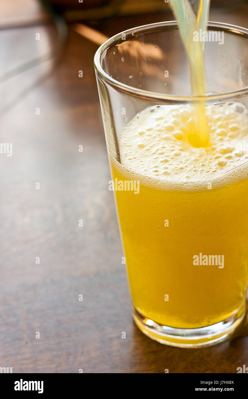 Glass water half full drop hi-res stock photography and images - Alamy