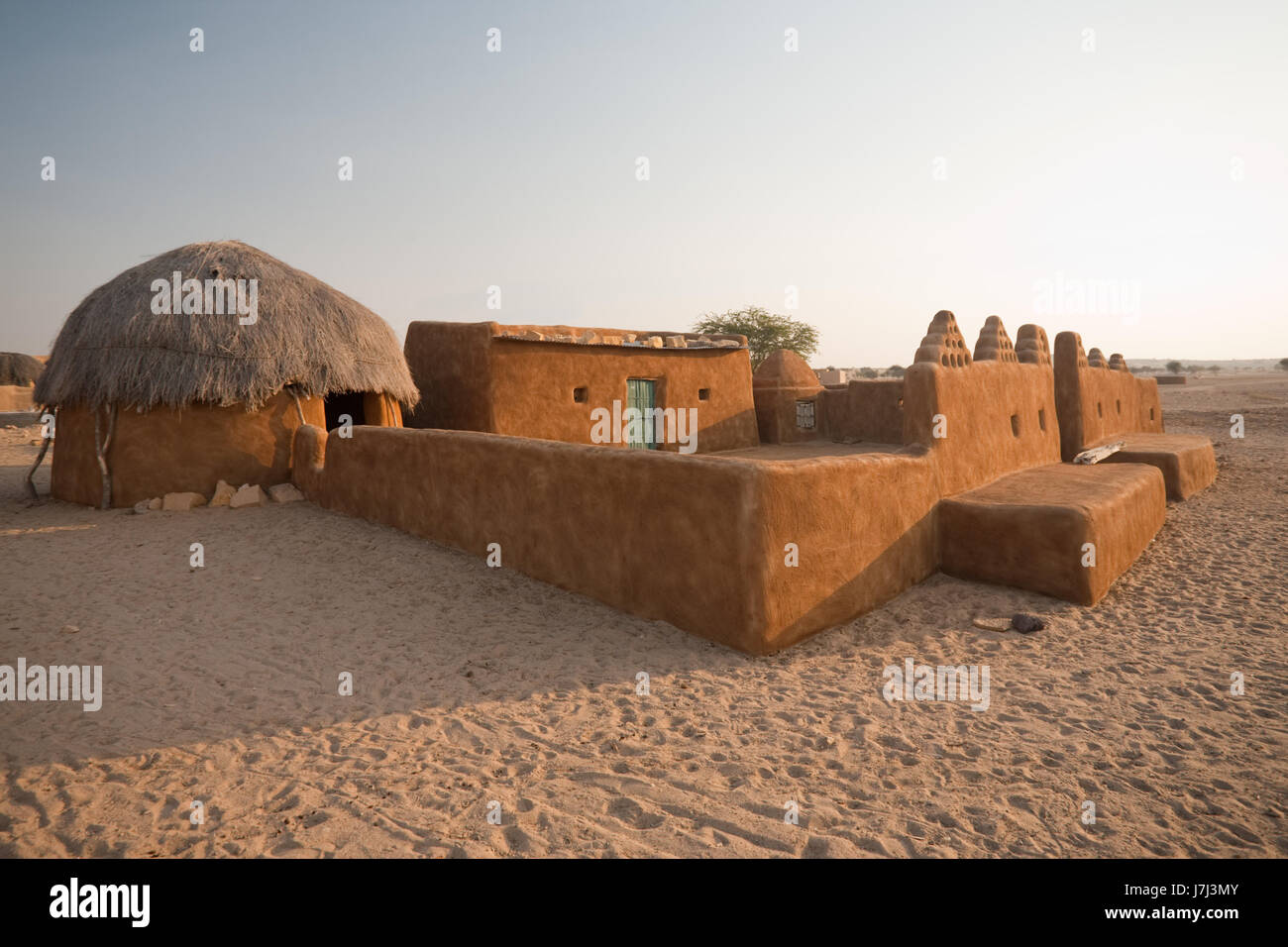 Mud hut thar desert hi-res stock photography and images - Alamy