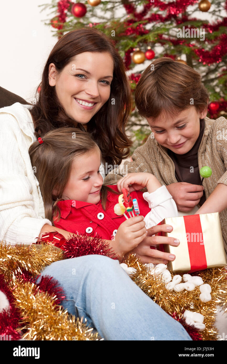 woman tree party celebration gift mother mom ma mommy christmas child ...