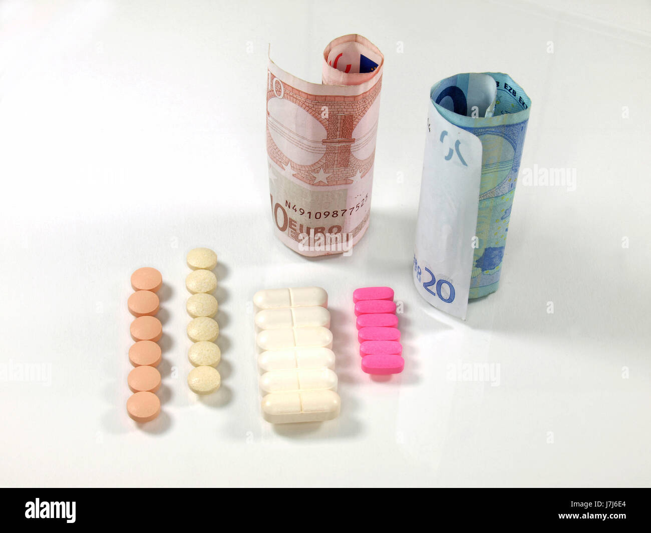 vitamins vitamines pills drugs tablets kind sorting capsules packing ...