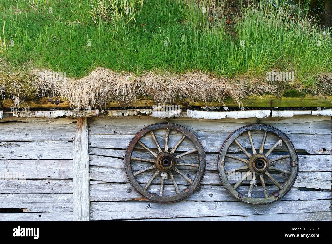 Wooden wheel spokes hi-res stock photography and images - Alamy