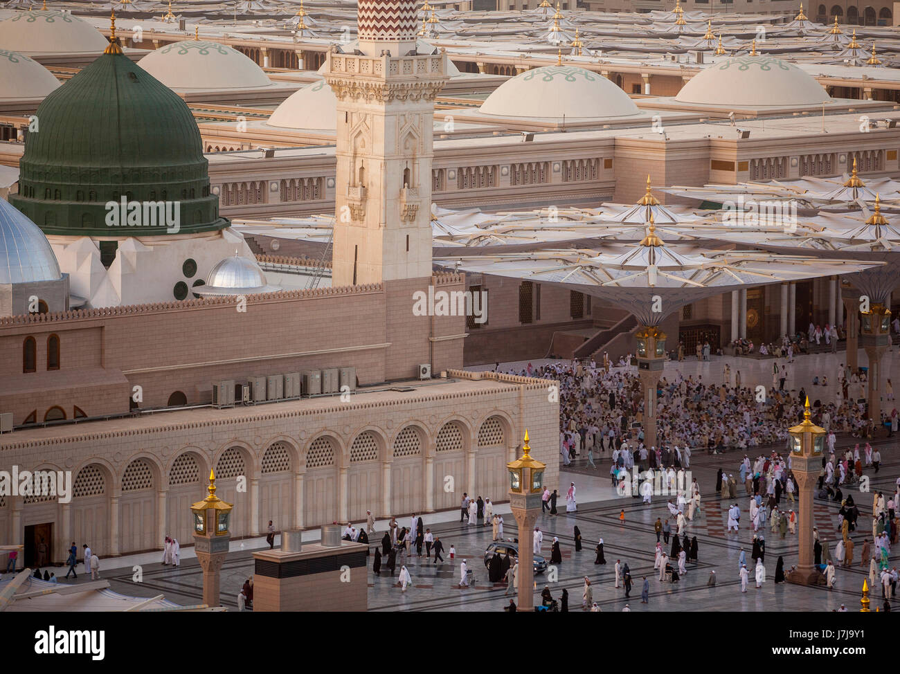 Al masjid al nabawi medina saudi arabia hi-res stock photography and ...
