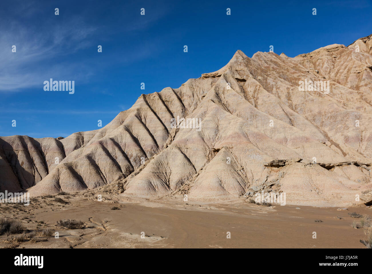 colour mountains desert wasteland shine shines bright lucent light ...