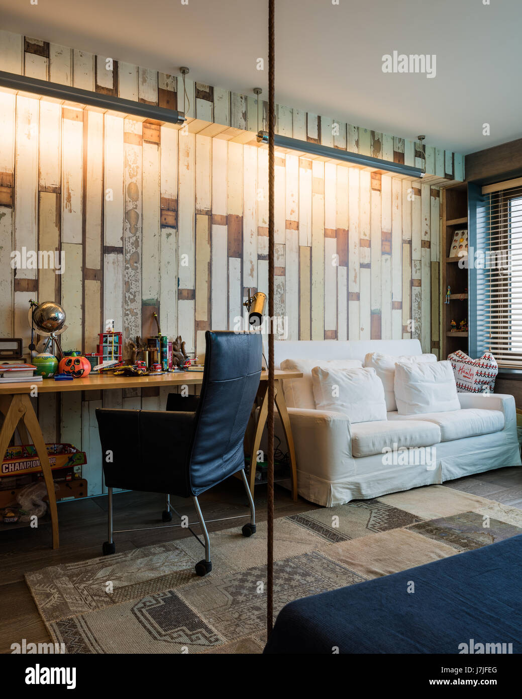 Wall panelling sofa hi-res stock photography and images - Alamy