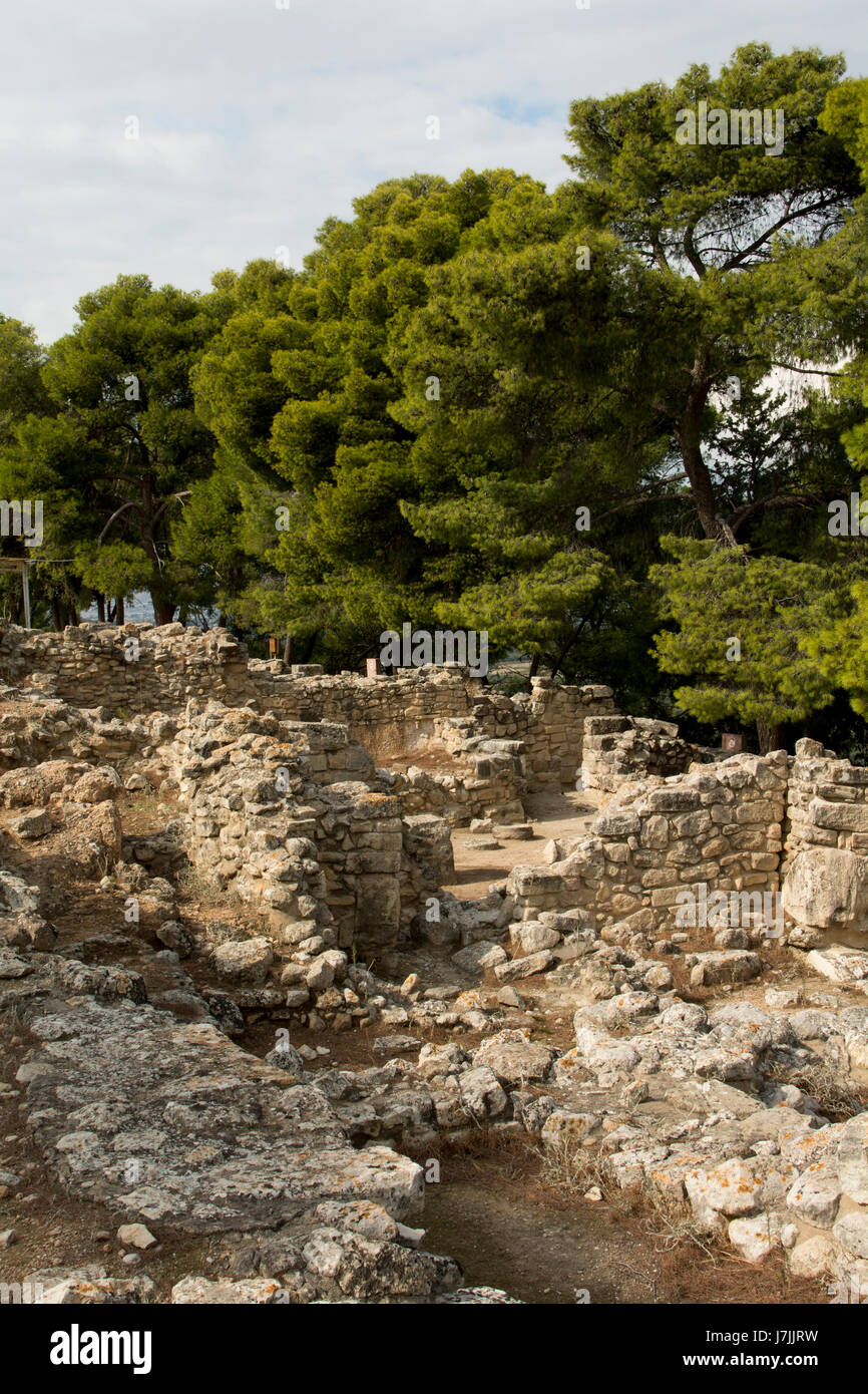 Phaistos was an Minoan palace and city iin southern central Crete with ...