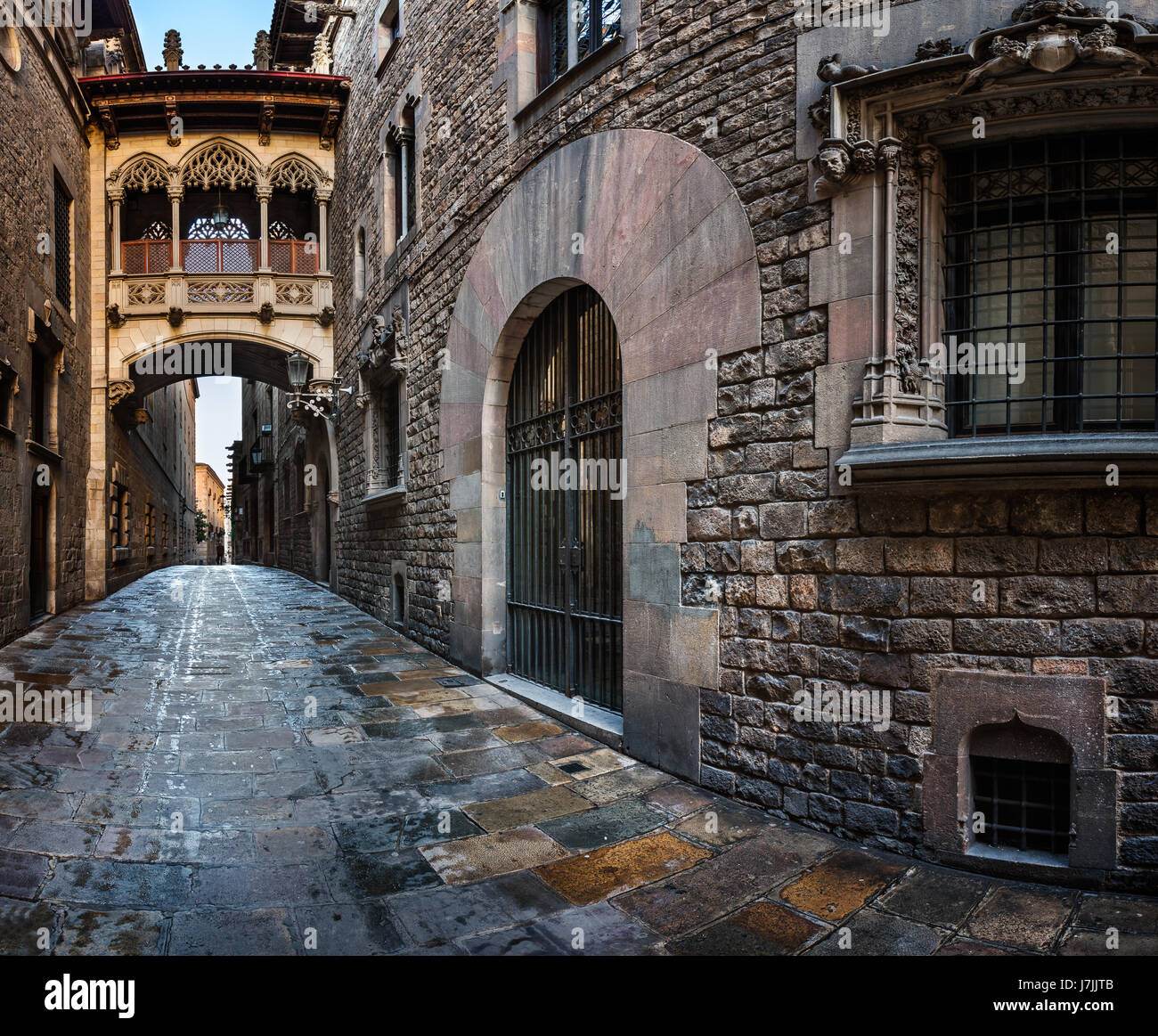 Barri Gothic Quarter and Bridge of Sighs in Barcelona, Catalonia, Spain ...