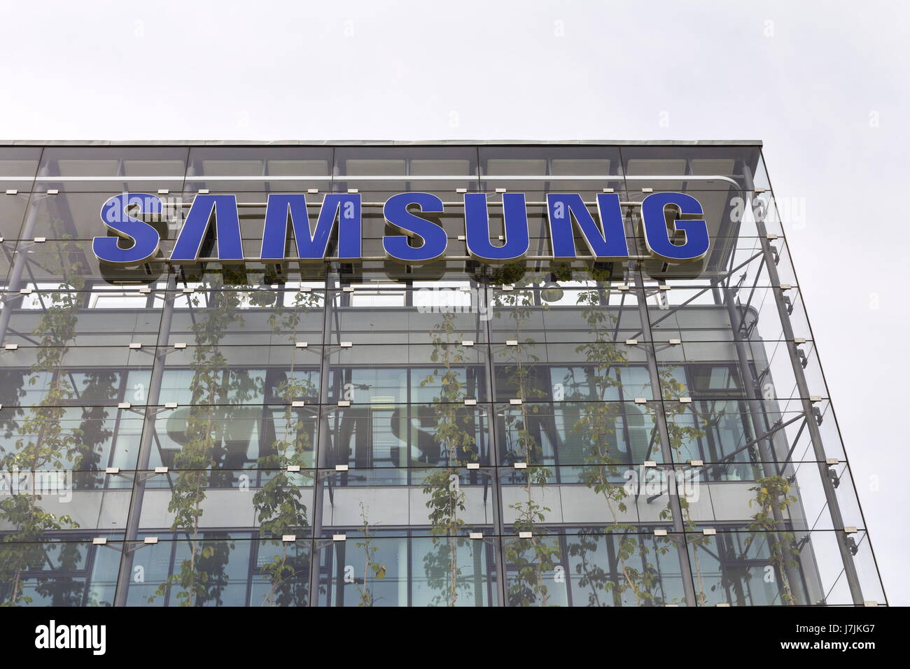 Samsung company hi-res stock photography and images - Alamy