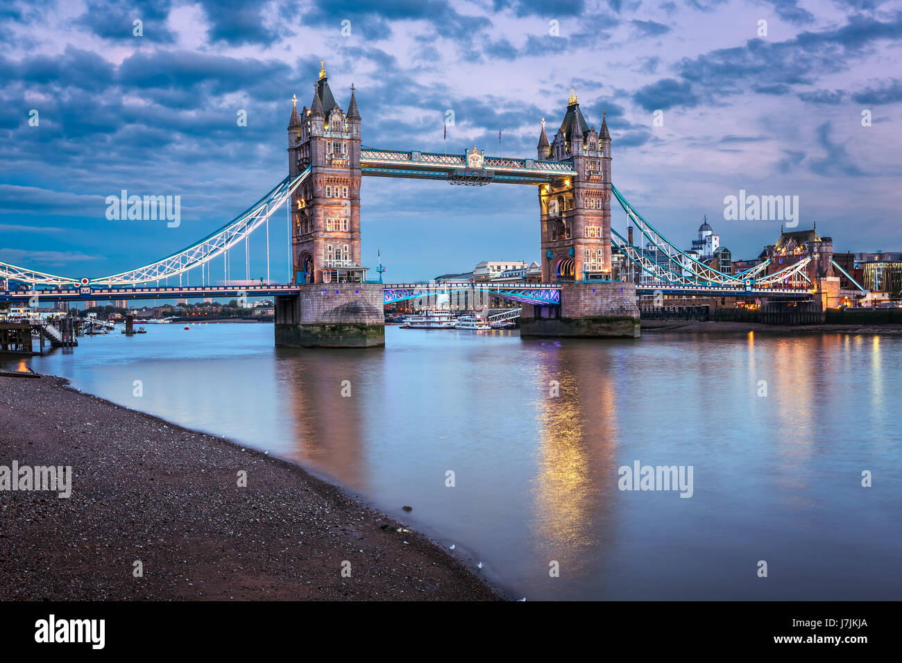 The famous tower bridge hi-res stock photography and images - Alamy