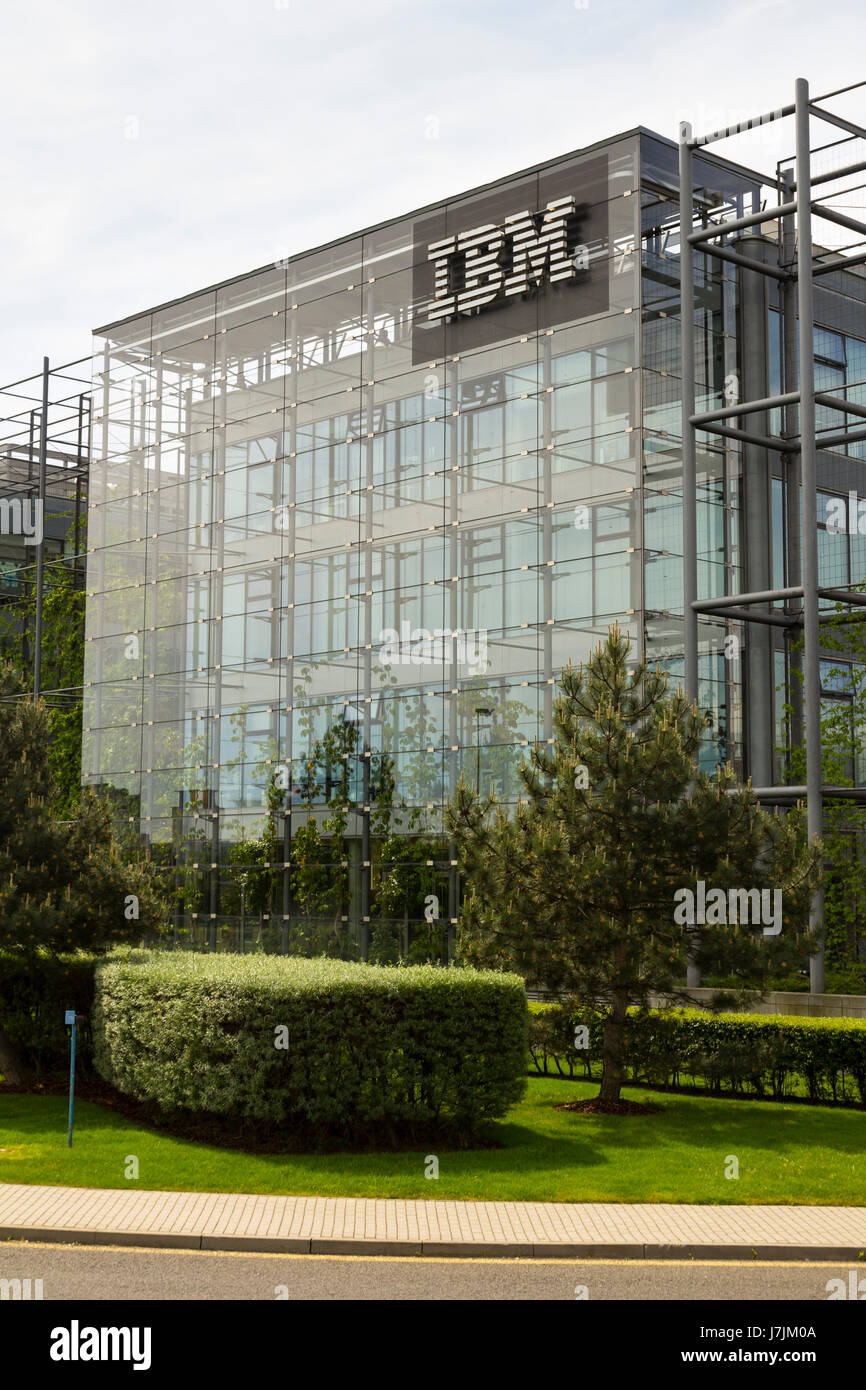 Ibm logo building hi-res stock photography and images - Alamy