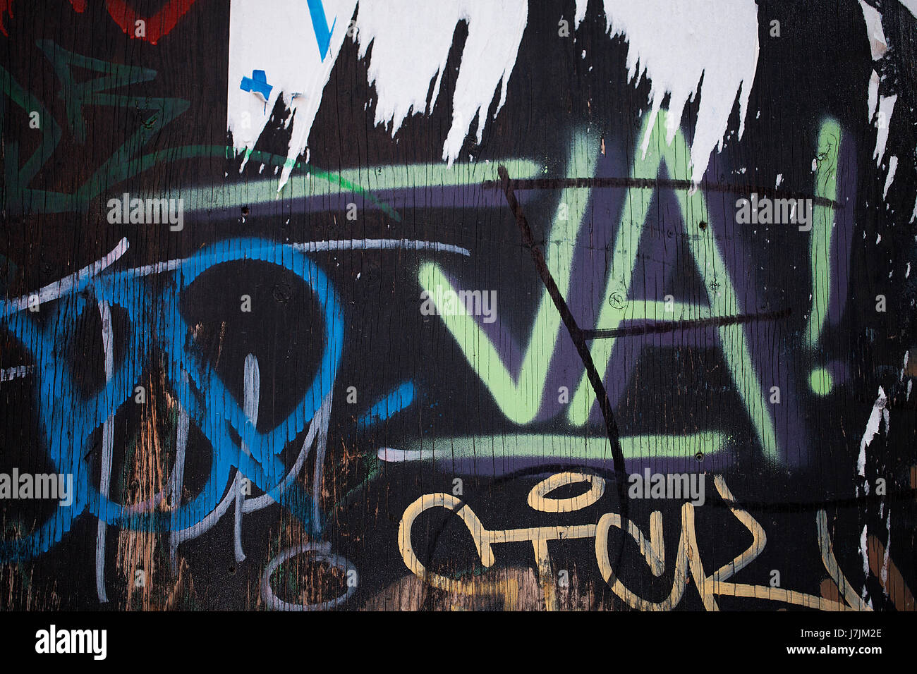 Dark texture wall graffiti hi-res stock photography and images - Alamy