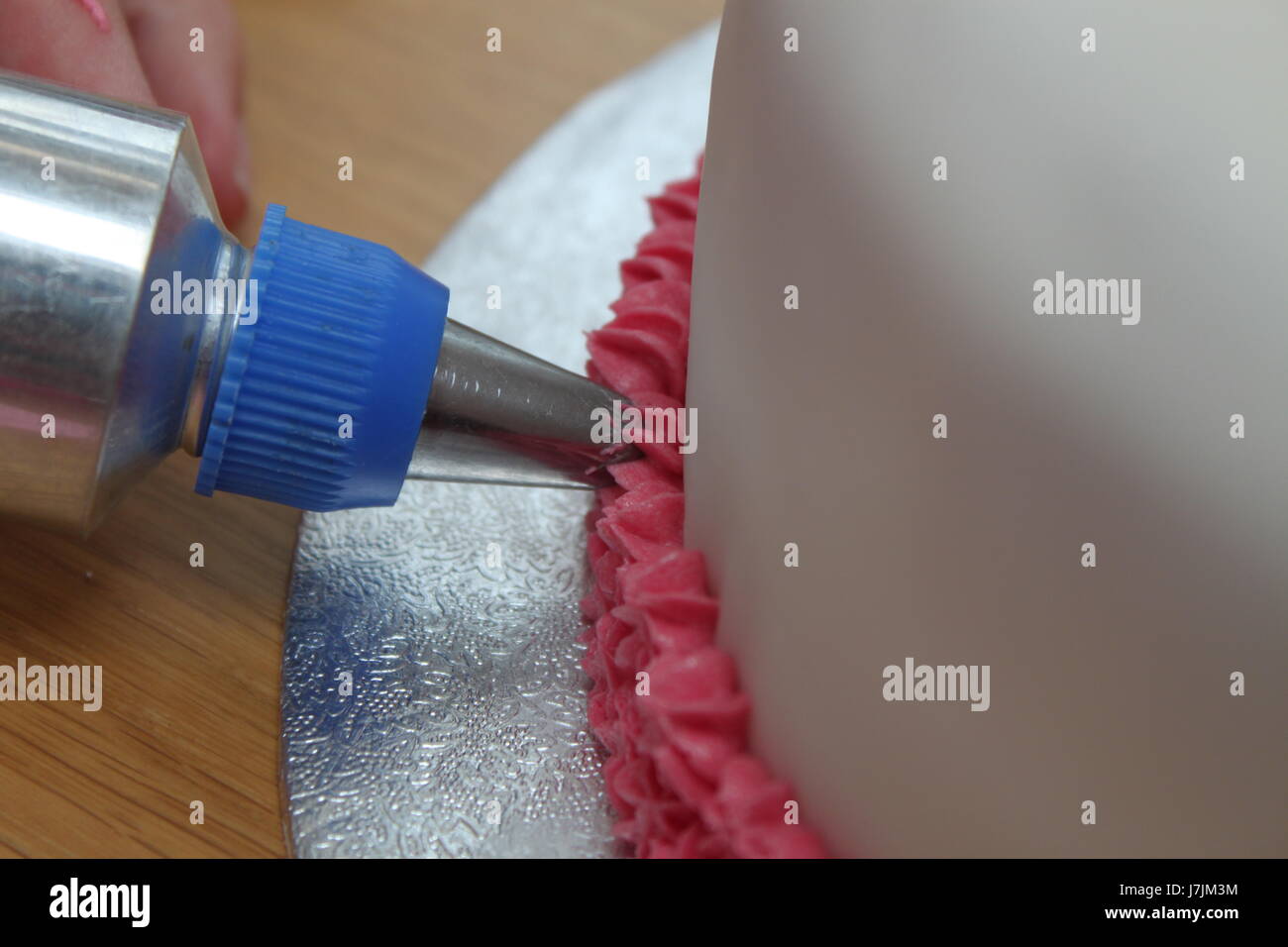 Piping icing cake hi-res stock photography and images - Alamy