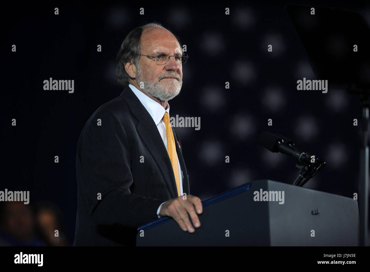 New Jersery Governor Jon Corzine speaks at a campaign rally with U.S ...