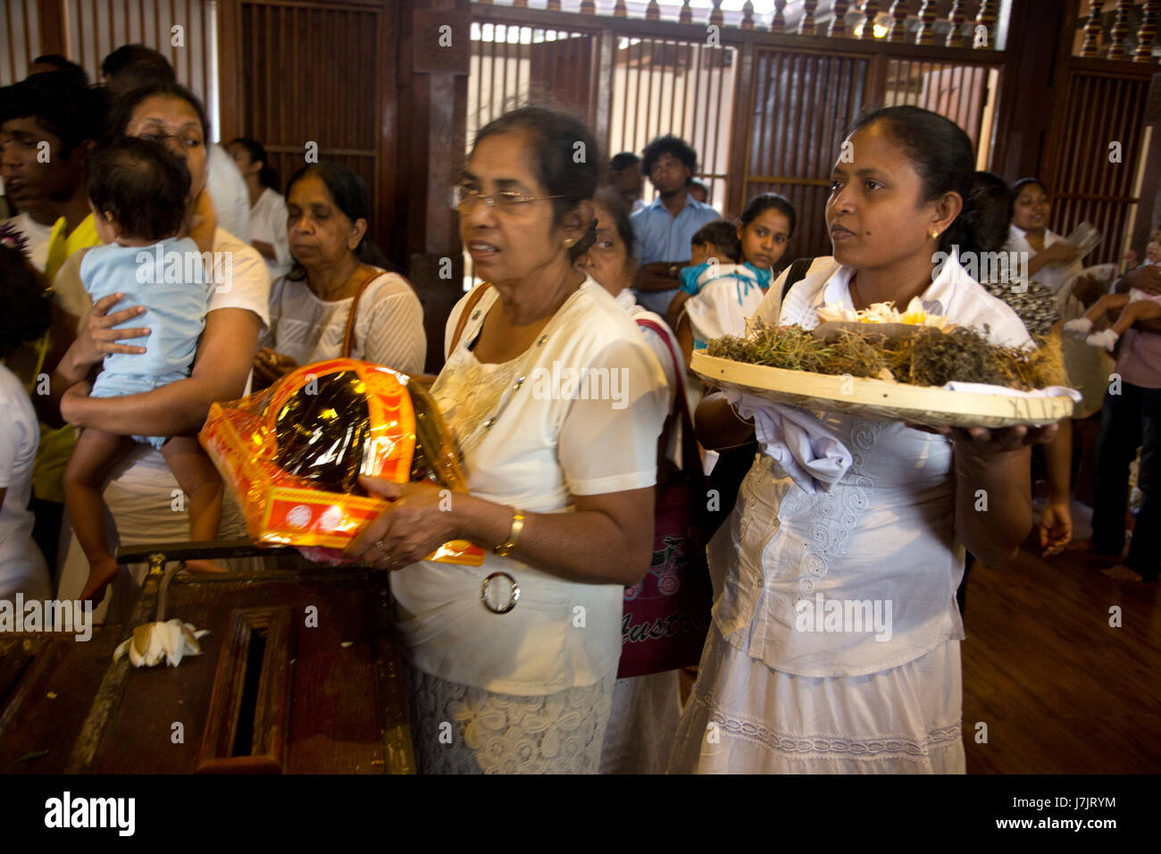 Kandy Sri Lanka Temple of the Sacred Tooth on Navam Full Moon Poya Day ...