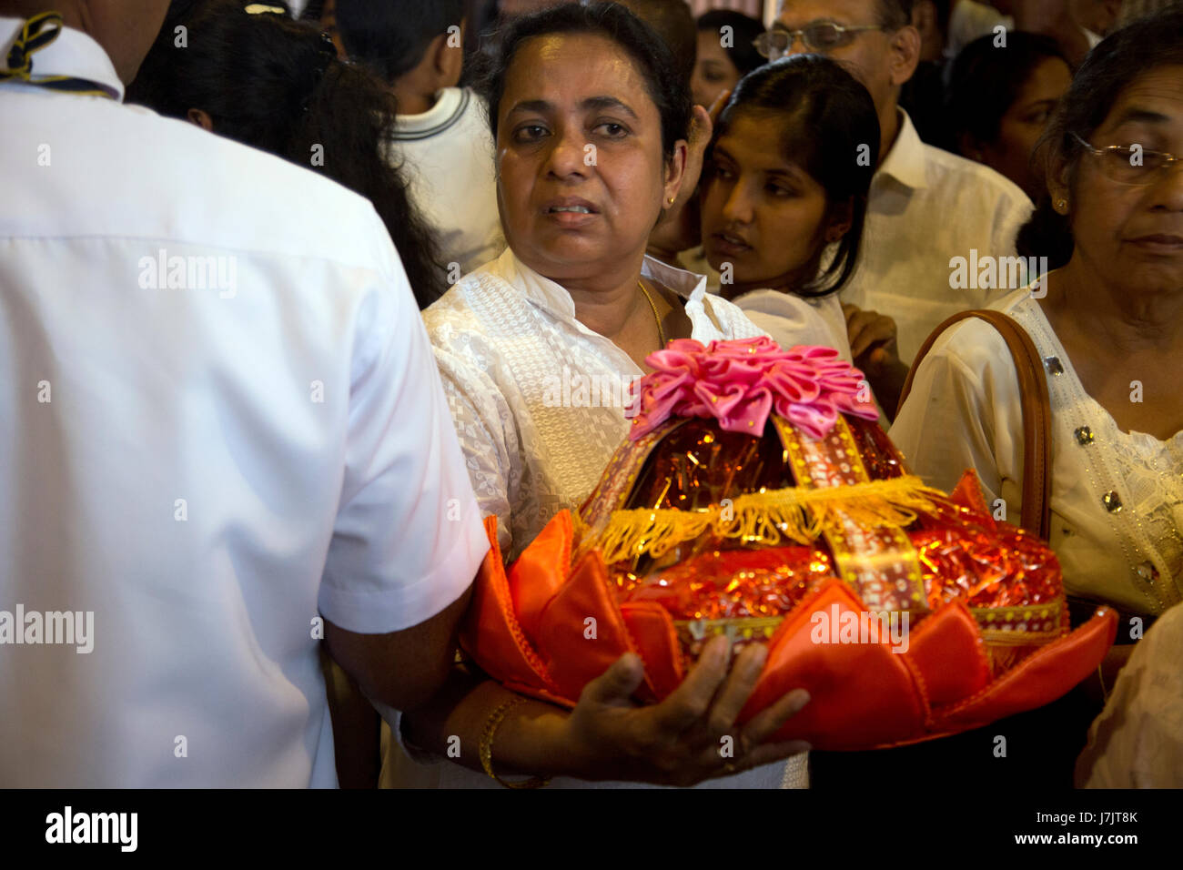 Kandy Sri Lanka Temple of the Sacred Tooth on Navam Full Moon Poya Day ...