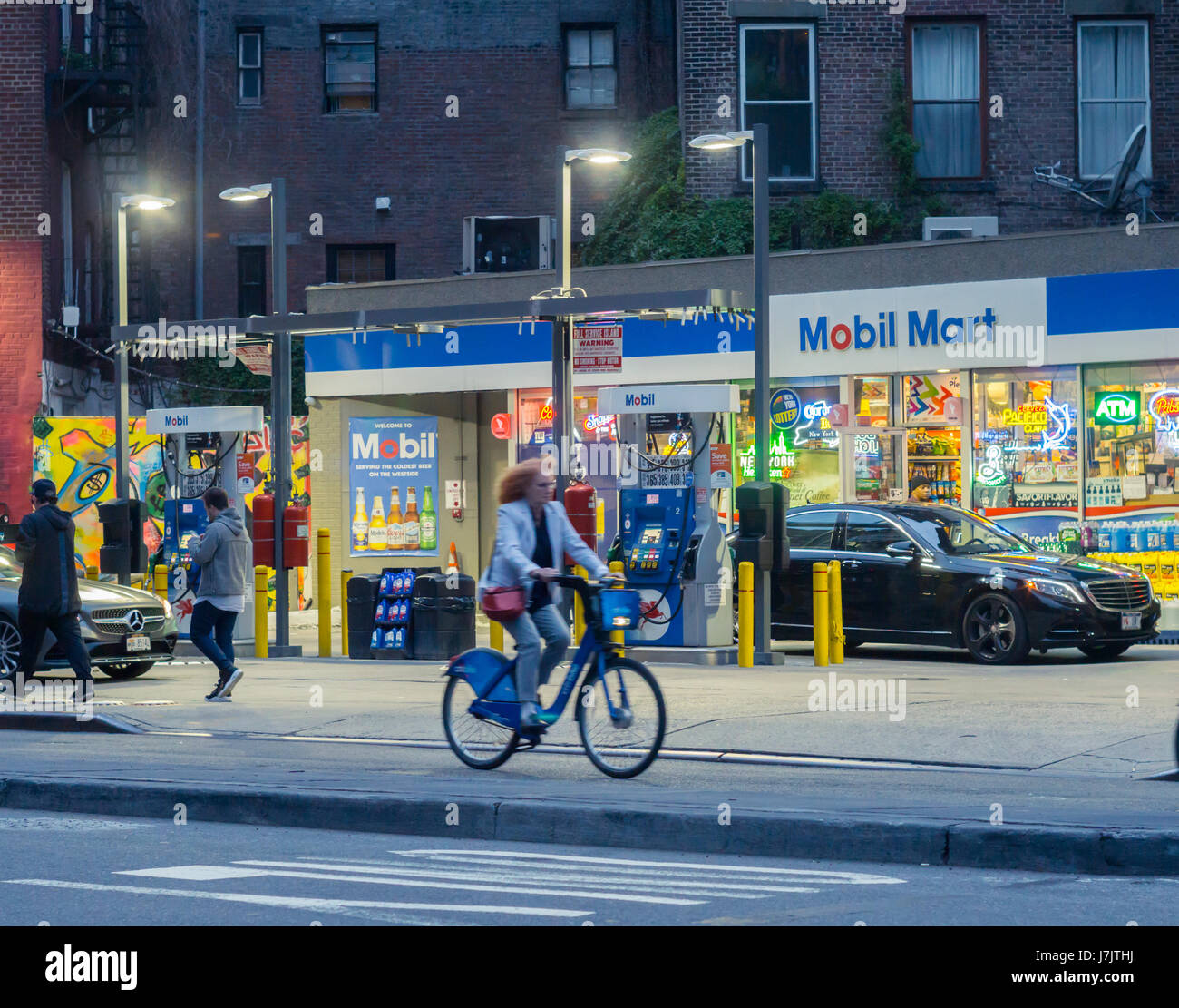 Gas station industry traffic hi-res stock photography and images - Alamy