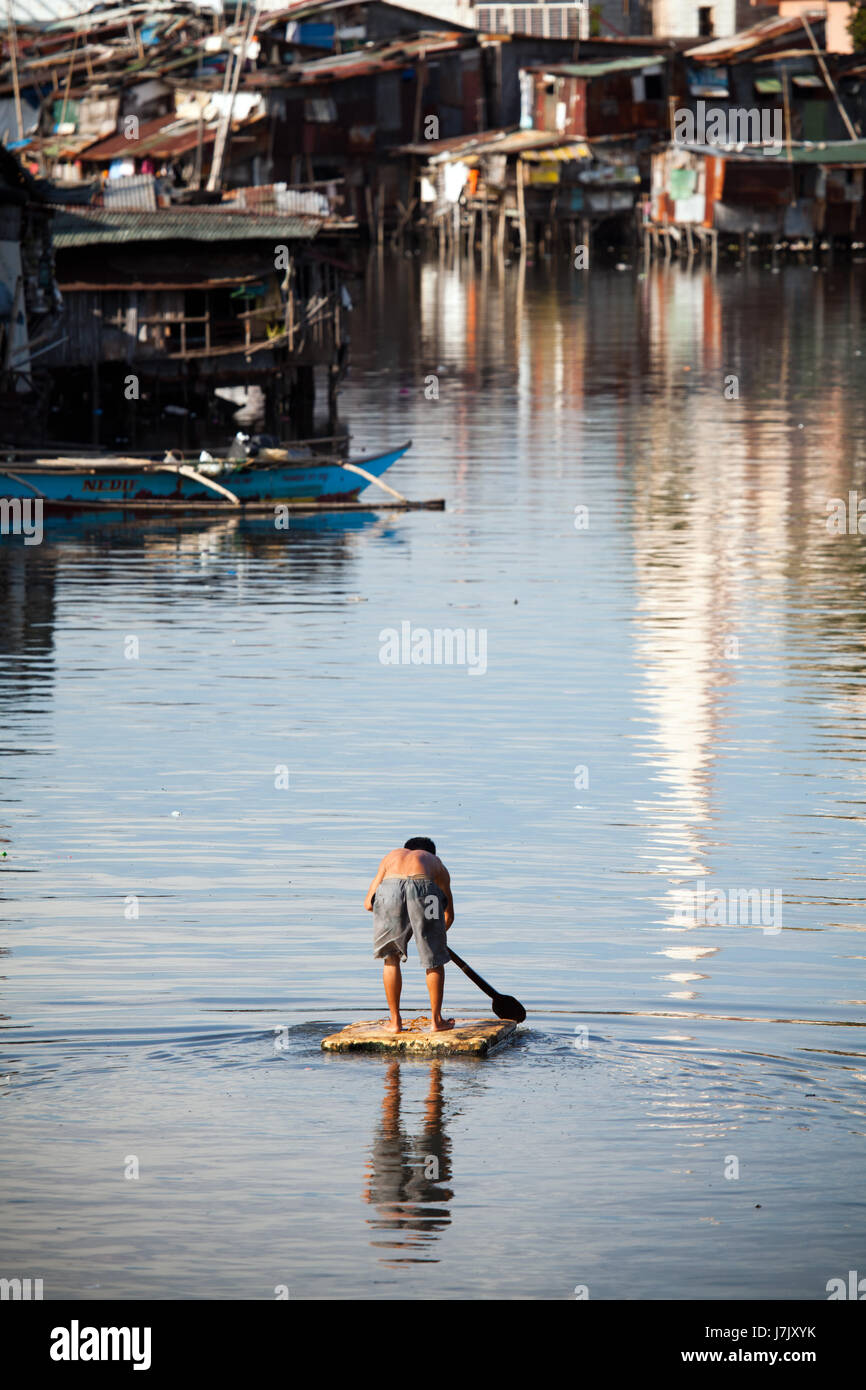 Manila shanty philippines poverty hi-res stock photography and images ...