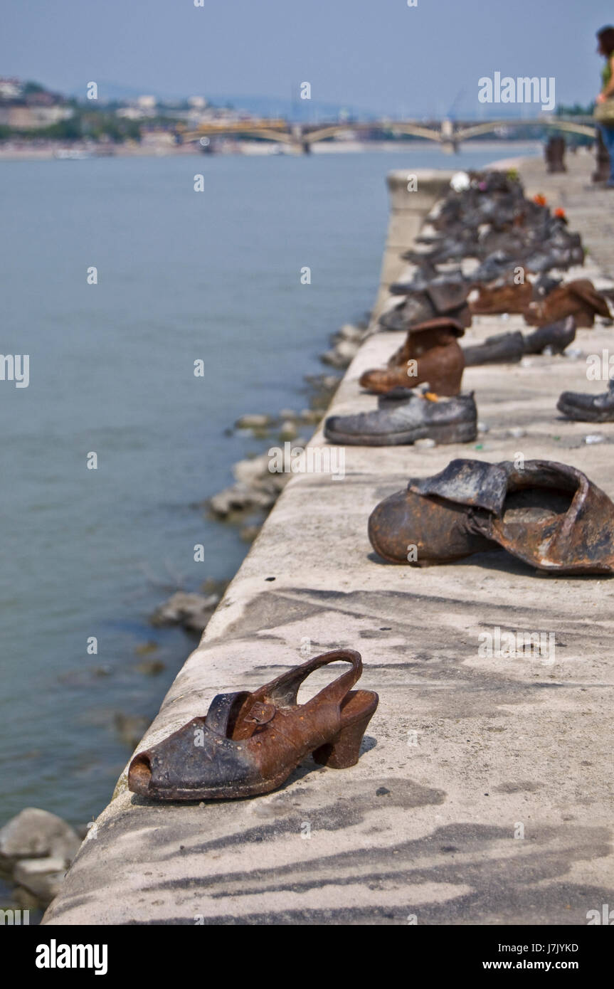 monument memorial famous sculpture attraction shoes europe war killed ...