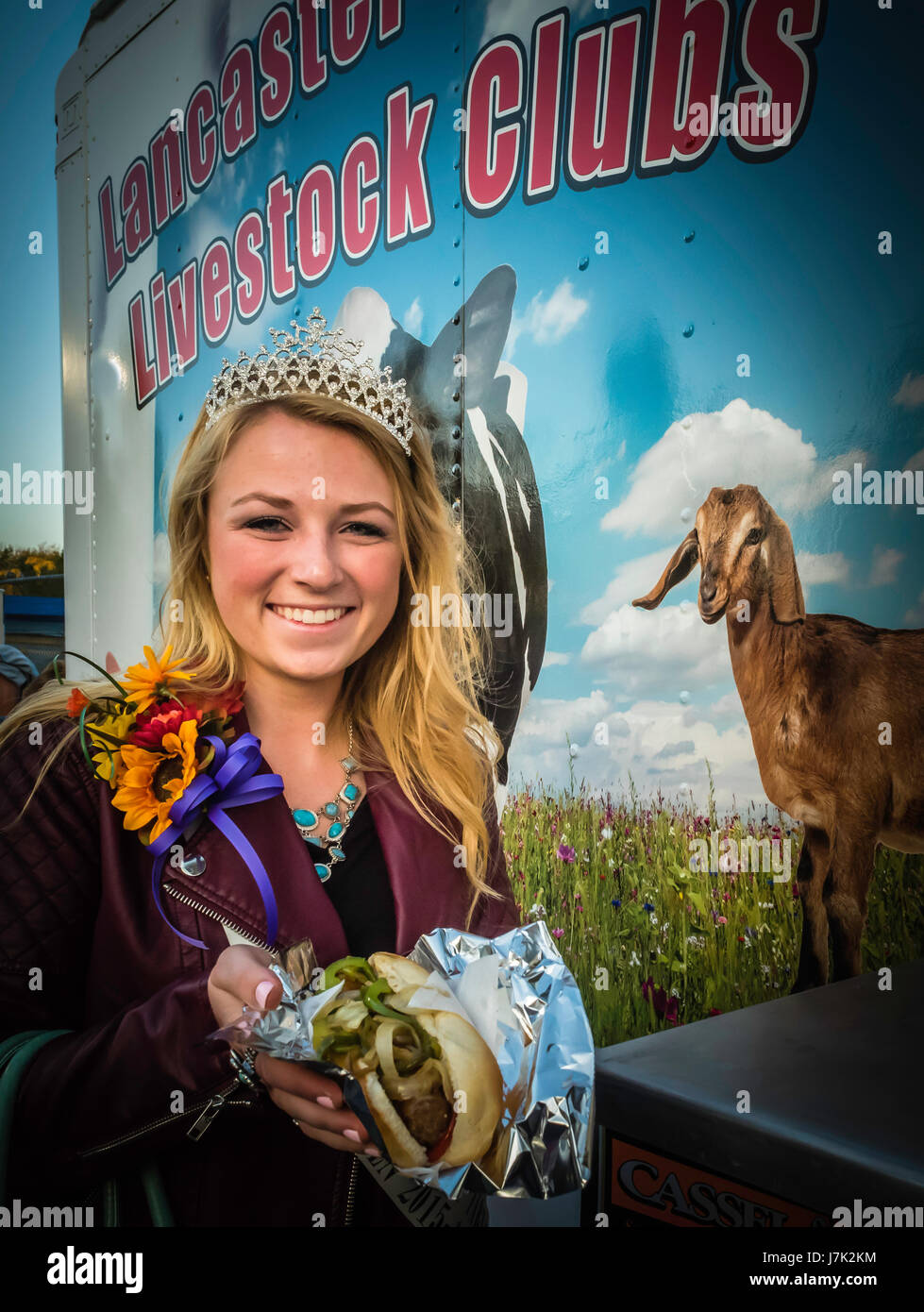 Small town street fair hi-res stock photography and images - Alamy