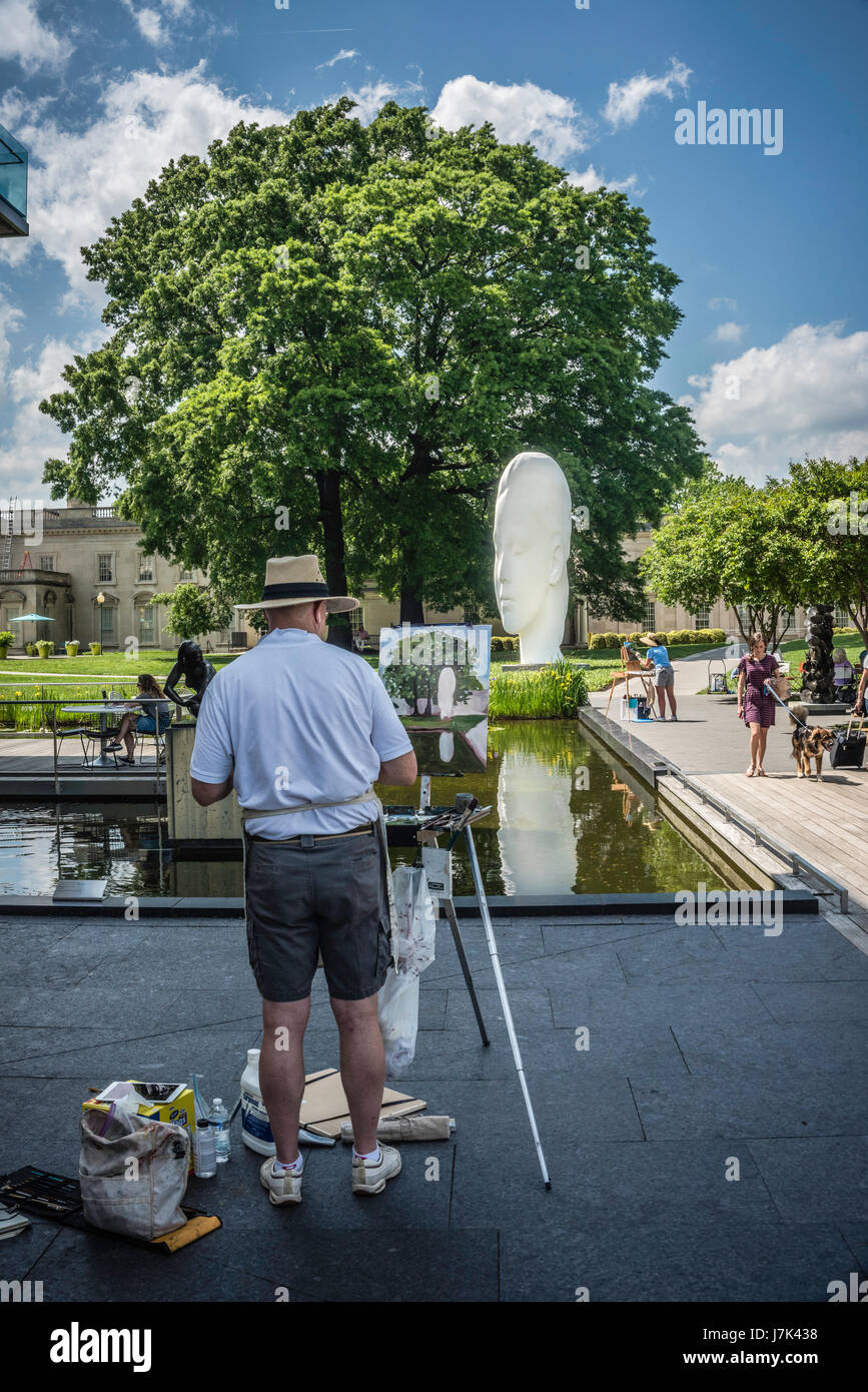 Creative artists painting outdoor scenery Stock Photo - Alamy