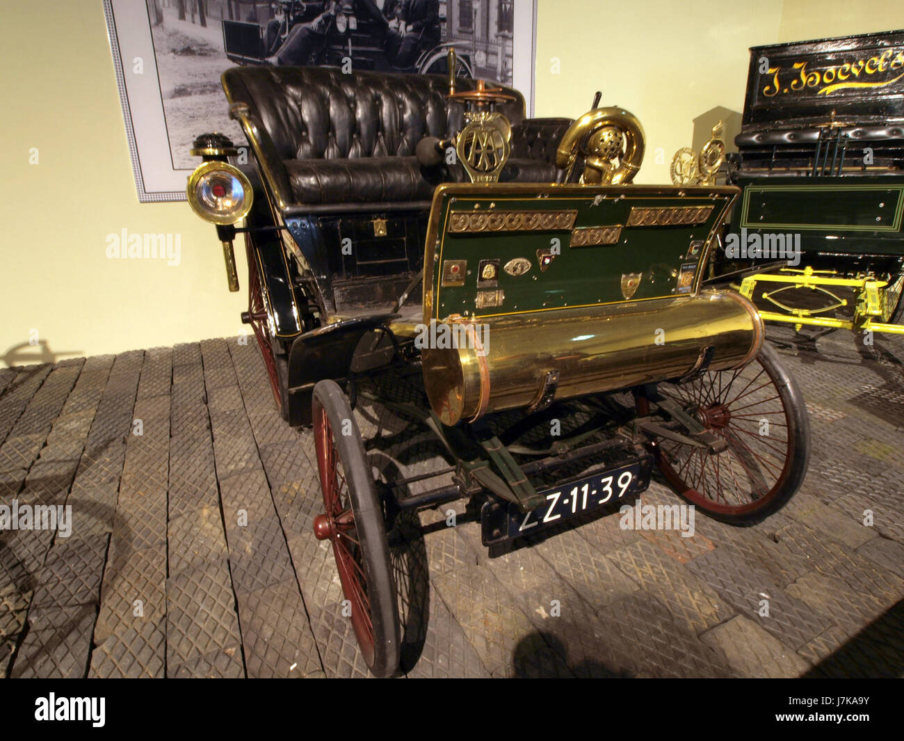 This refers to a historical photograph of a 1899 International Benz 3.5 ...