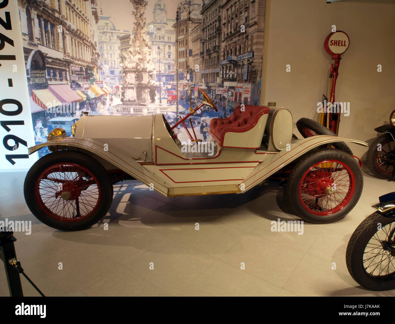 The 1912 Auburn Model 30 L Roadster is a classic American automobile ...