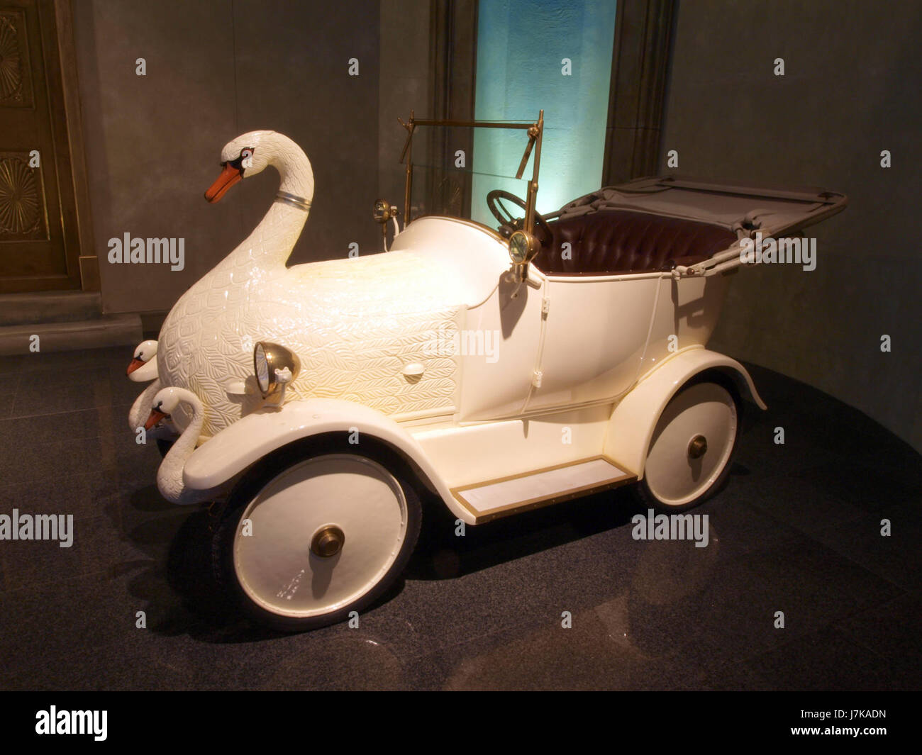 Swan car hi-res stock photography and images - Alamy