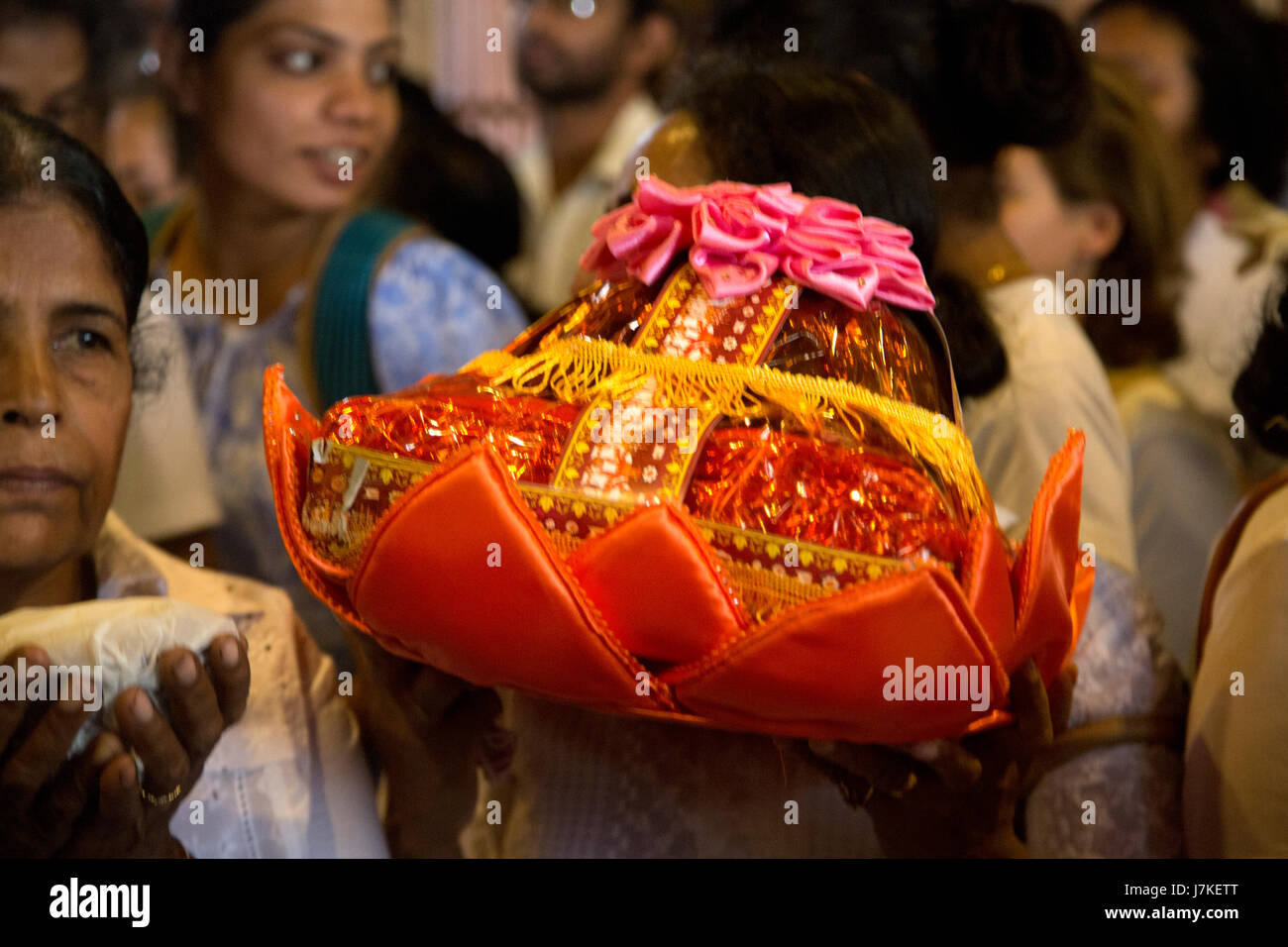 Kandy Sri Lanka Temple of the Sacred Tooth on Navam Full Moon Poya Day ...