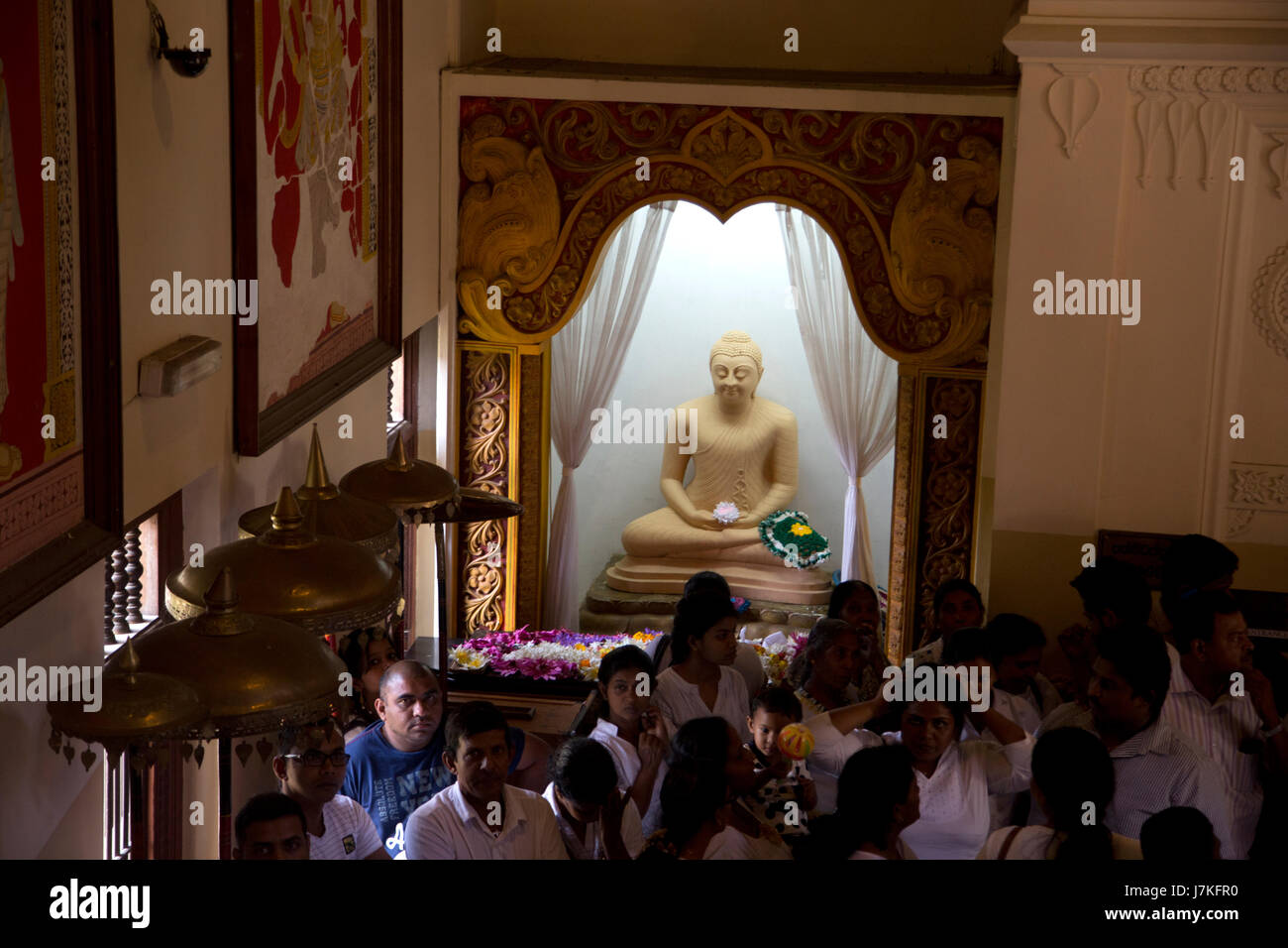 Kandy Sri Lanka Temple of the Sacred Tooth on Navam Full Moon Poya Day ...