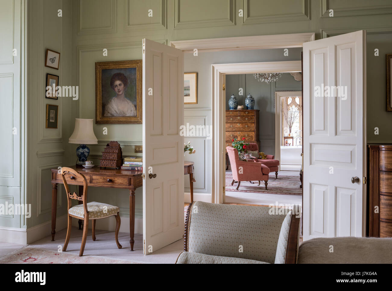 Antique doors hi-res stock photography and images - Alamy